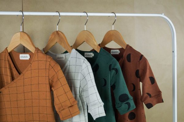 Comment définir sa garde-robe enfant selon les saisons?